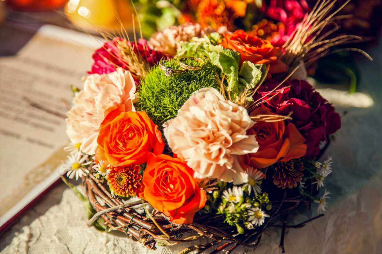 Autumn Elegance: Creating Stunning Fall Arrangements with Roses ...